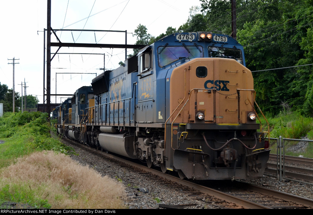 CSX SD70AC 4763 leads Q438-26